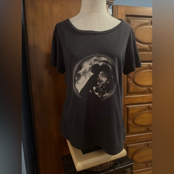 NA. | Tops | Designer Black Moon Silhouette Tee Howling At The Moon ...
